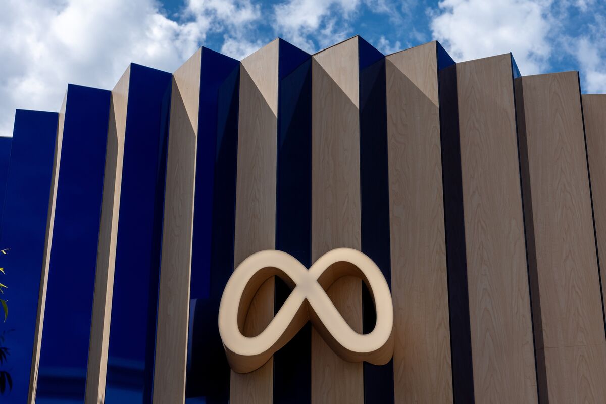 ICE agents arrest workers from Meta’s Hyperion data center site ...